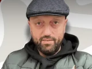 Riješite križaljku: Znate li ko je naš pjevač na slici?