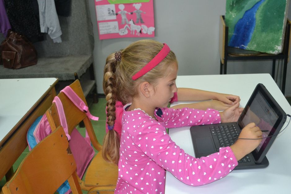 OŠ "Avdo Smailović" dobila prvu elektronsku učionicu u KS