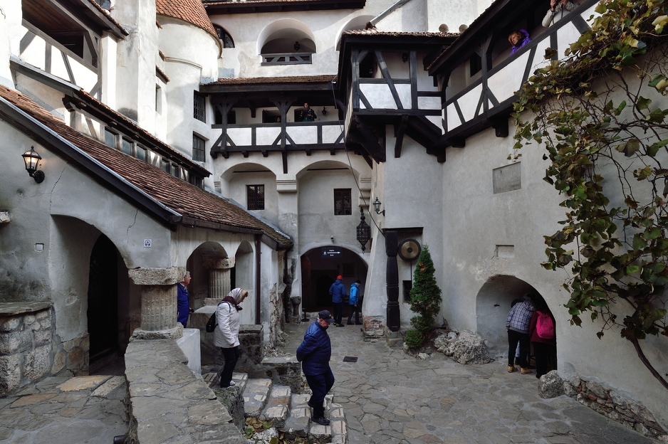 Drakulin dvorac u Transilvaniji nakon 70 godina otvoren za hrabre goste ...