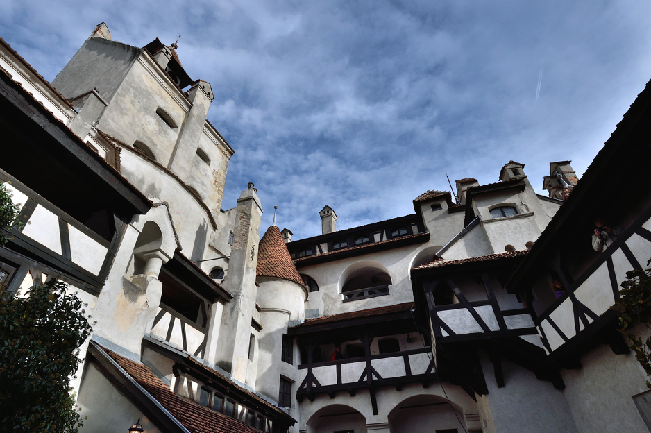 Drakulin dvorac u Transilvaniji nakon 70 godina otvoren za hrabre goste ...