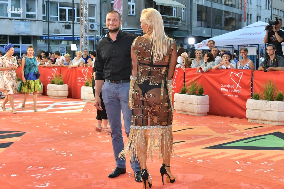 Lejla Šebić na crvenom tepihu prošetala u seksi haljini dizajnerice ...