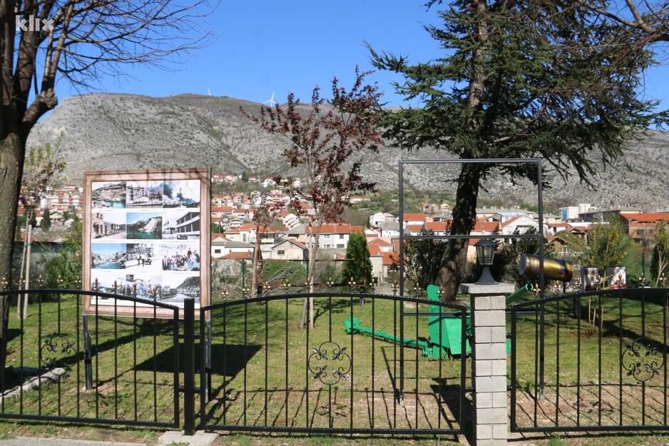Simbol ratnog Mostara: Korpa između života i smrti jedina je povezivala ...