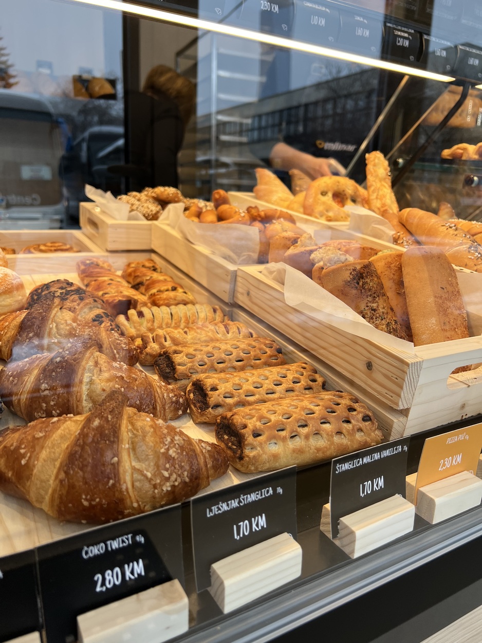 Omiljeno pecivo pred odlazak na put: Mlinar otvorio poslovnicu na ...