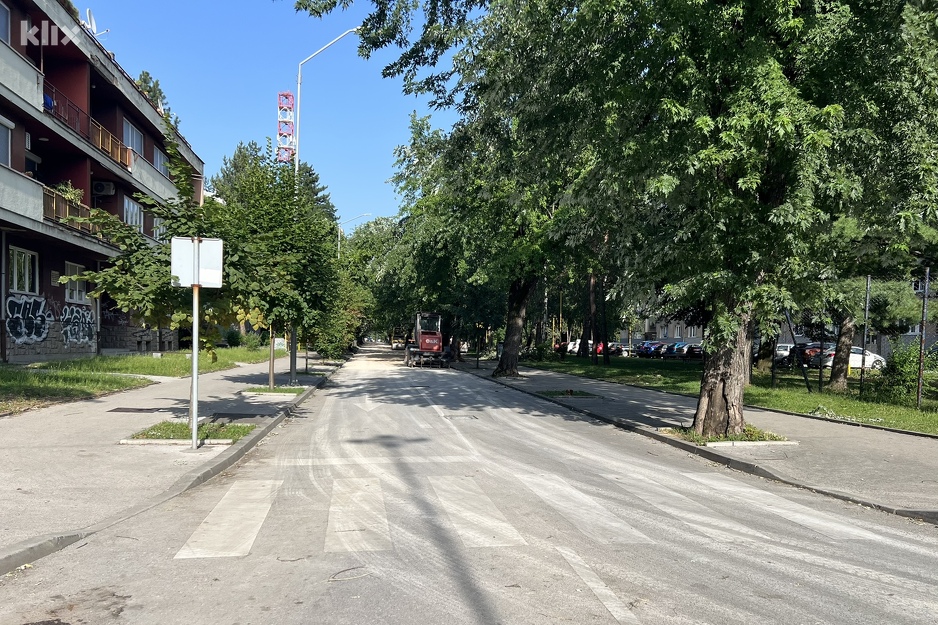 Počelo uređenje Aleje Alije Izetbegovića u Tuzli, postavljaju novi ...