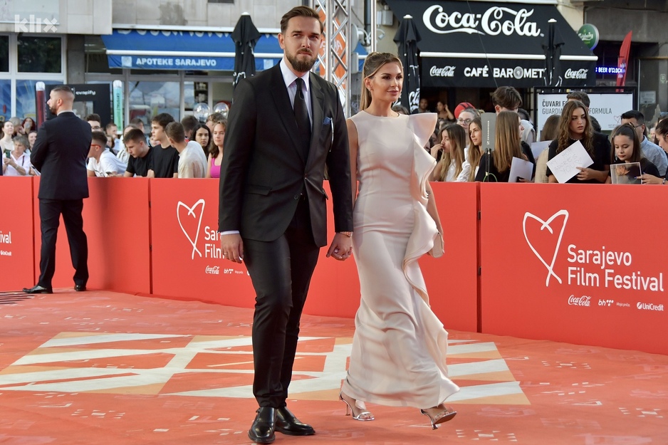 Modne kombinacije koje su obilježile crveni tepih prve večeri SFF-a ...