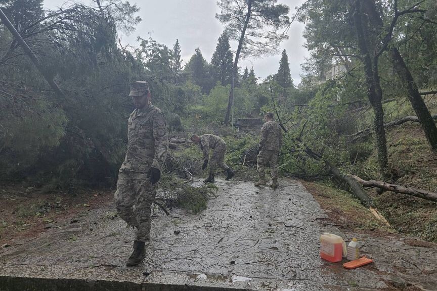 Oružane snage BiH angažirane na pomoći u sanaciji od poplava kod Mostara
