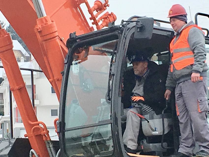 Milan Bandić kao bagerista u radničkom kombinezonu otvorio radove na ...