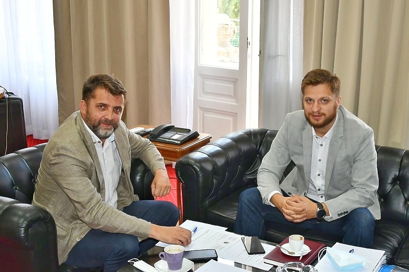 Čengić: Internet platforme i društvene mreže proglasiti javnim mjestom