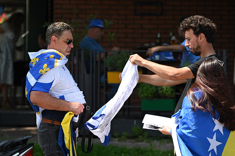 Atmosfera na ulicama Zenice kao nekada: Grad je krcat, svi jedva čekaju ...