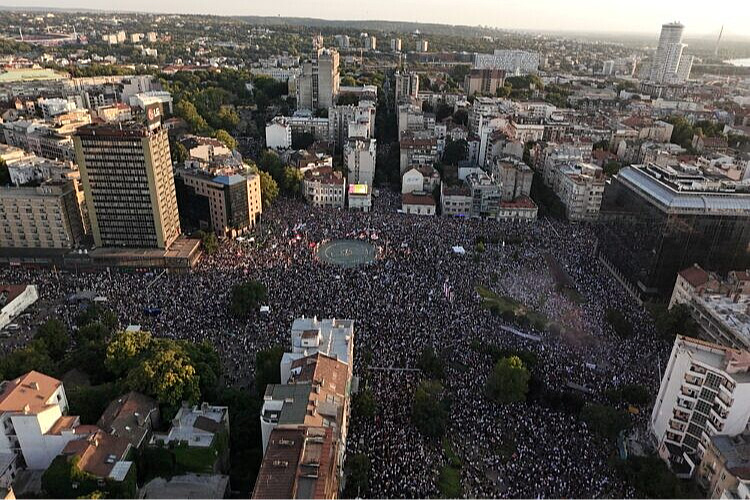 Rastu tenzije u Beogradu: Velike demonstracije i dalje traju, ultimatum ...