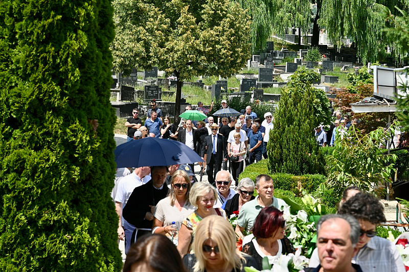 Profesor Željko Šain sahranjen u Sarajevu na Gradskom groblju "Bare"