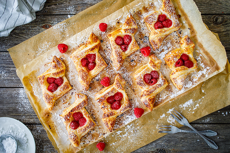 Brza ljetna poslastica: Napravite lisnato tijesto punjeno malinama i ...