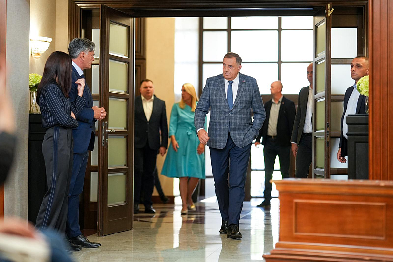 Koju ponudu sprema SNSD: Vlada nacionalnog jedinstva, fotelje za ...