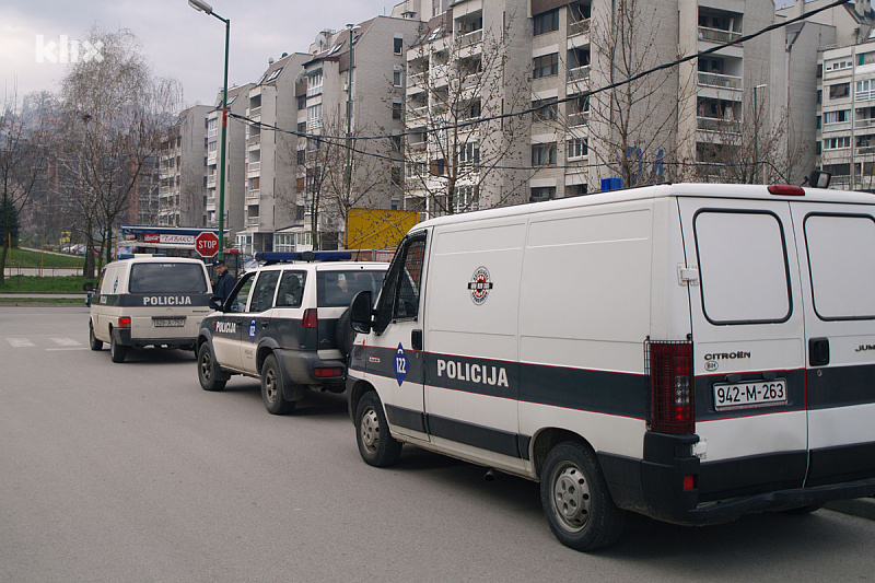 Policija pretresa prostorije novinara Fatmira Alispahića zbog intervjua s djedom maloljetnih ...