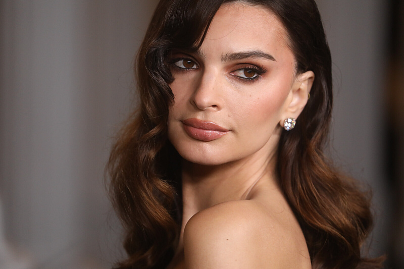 Emily Ratajkowski u smjelom izdanju: Pozirala ispred ogledala u ...