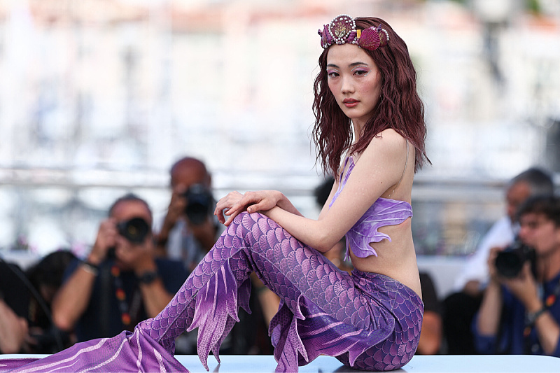 Japanska glumica outfitom privukla pažnju u Cannesu: Na crveni tepih ...