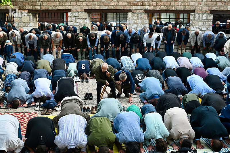 Klanjan bajram-namaz u BiH, centralna svečanost održana u Gazi Husrev ...