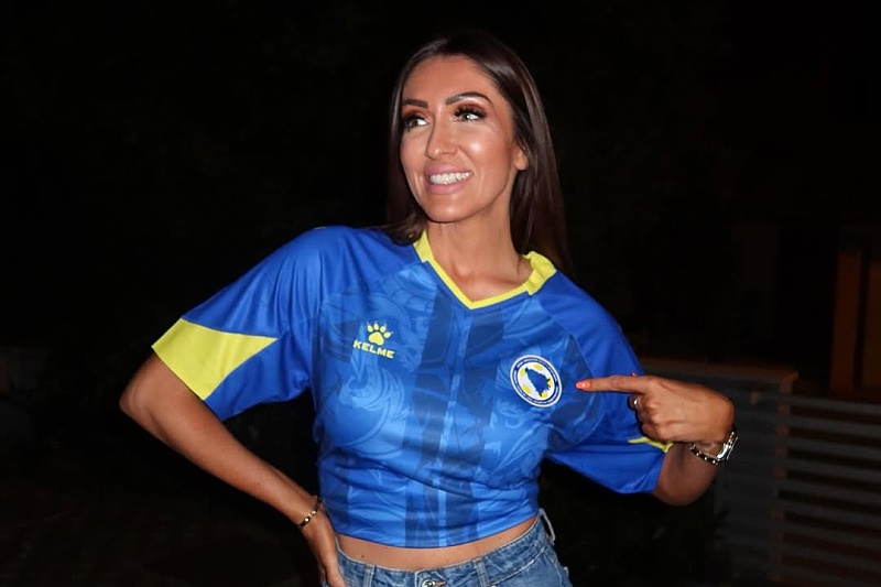 Hana u outfitu koji spaja glamur i sport: Influenserica dres Harisa ...