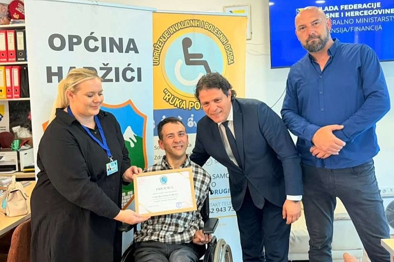 Kao simbol izgradnje inkluzivnijeg društva, dopremijer Kraljević uz ...