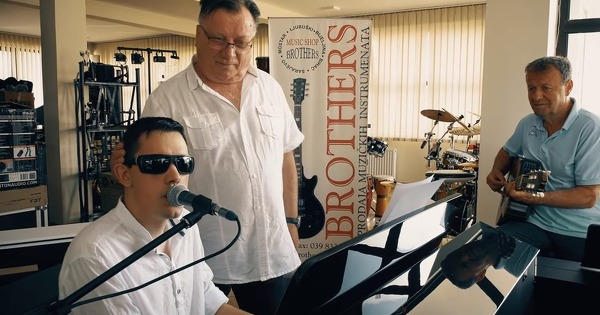 Denis Barta snimio "Gubitnika“ sa svojim muzičkim idolom Halidom Bešlićem