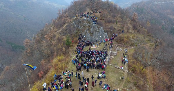 Na braniku grude: Državnost BiH obilježena na kultnom srednjovjekovnom ...