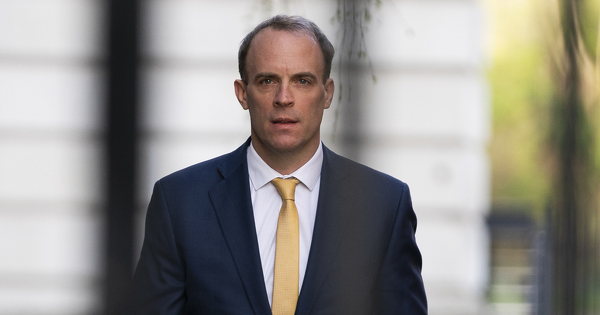 Ko je Dominic Raab koji će mijenjati Borisa Johnsona? Pravnik ...