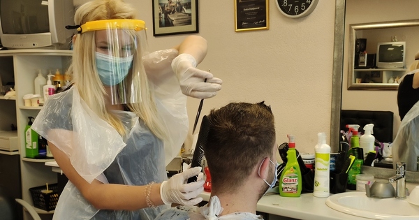 Mostarski frizeri i kozmetičari od jutros zatrpani poslom