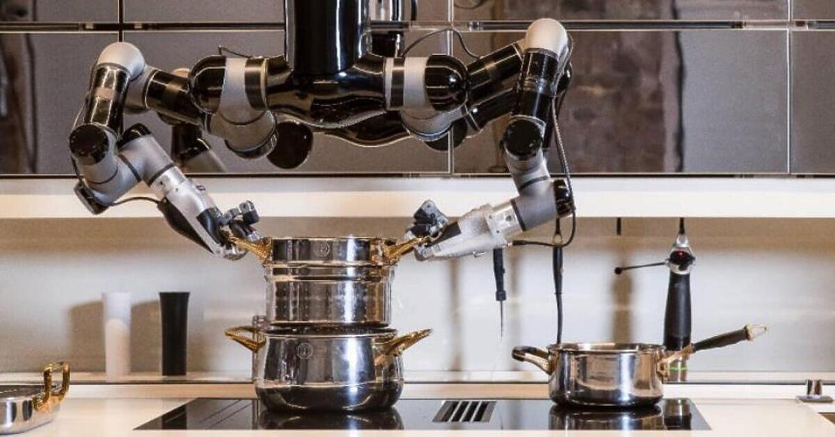 Robotska kuhinja sprema jela i pere suđe