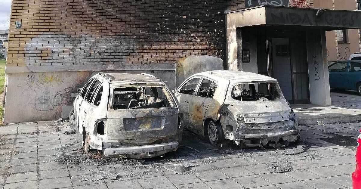 Sarajevska policija uhapsila dvojicu muškaraca zbog paljevine vozila na Dobrinji