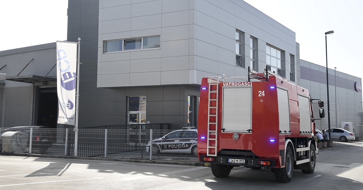 U krugu firme "Favorit BH" u Sarajevu se izlila nitratna kiselina ...