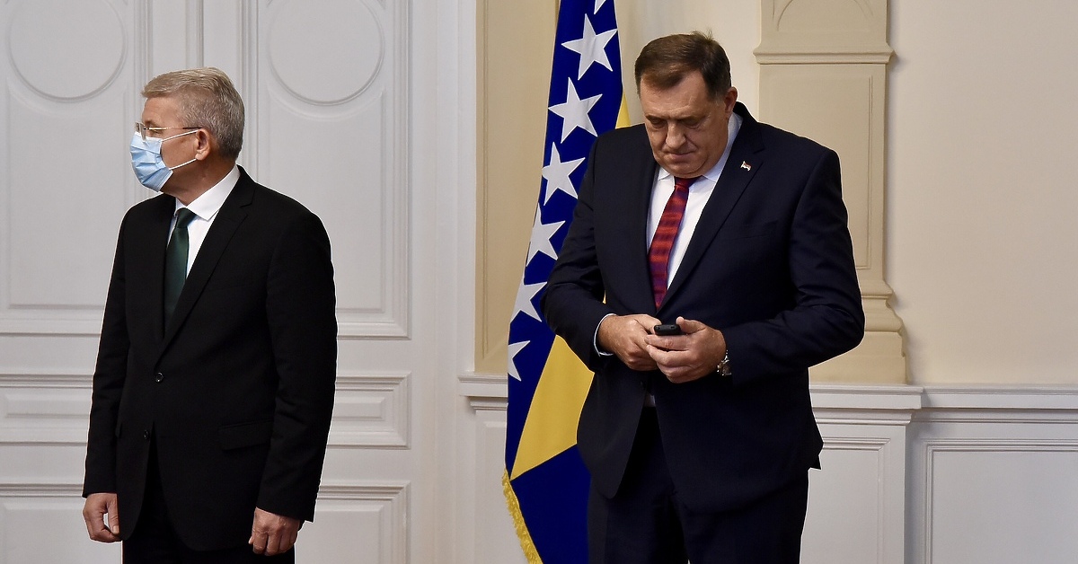 Zašto Dodik već dva dana stalno tipka na mobitel i javlja se na pozive ...