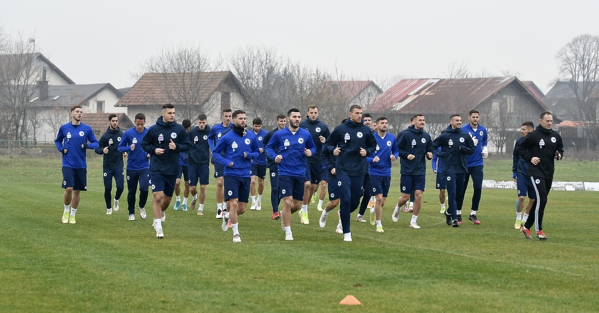 Zmajevi obavili posljednji trening pred susret s Finskom, trčkarao i Džeko Zmajevi obavili posljednji trening pred susret s Finskom, trčkarao i Džeko