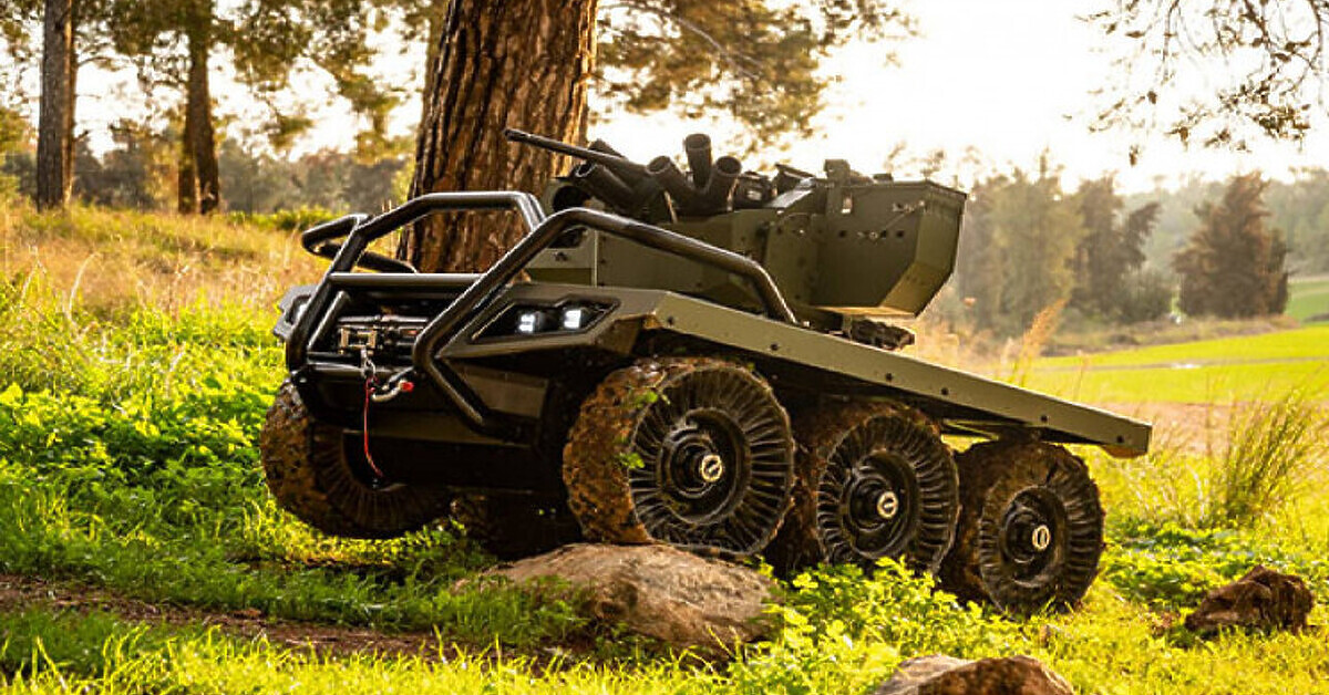 ROOK je autonomno vojno vozilo opremljeno dronom
