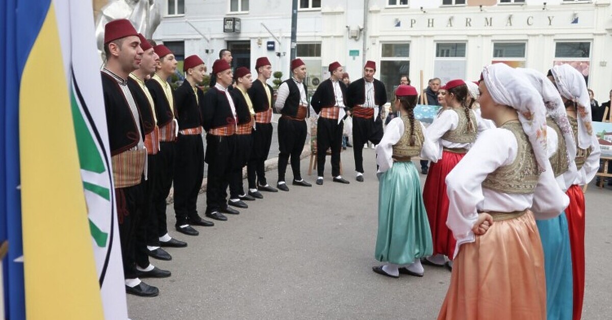 Šetnja od Katedrale do Sebilja u narodnim nošnjama na Dan državnosti BiH