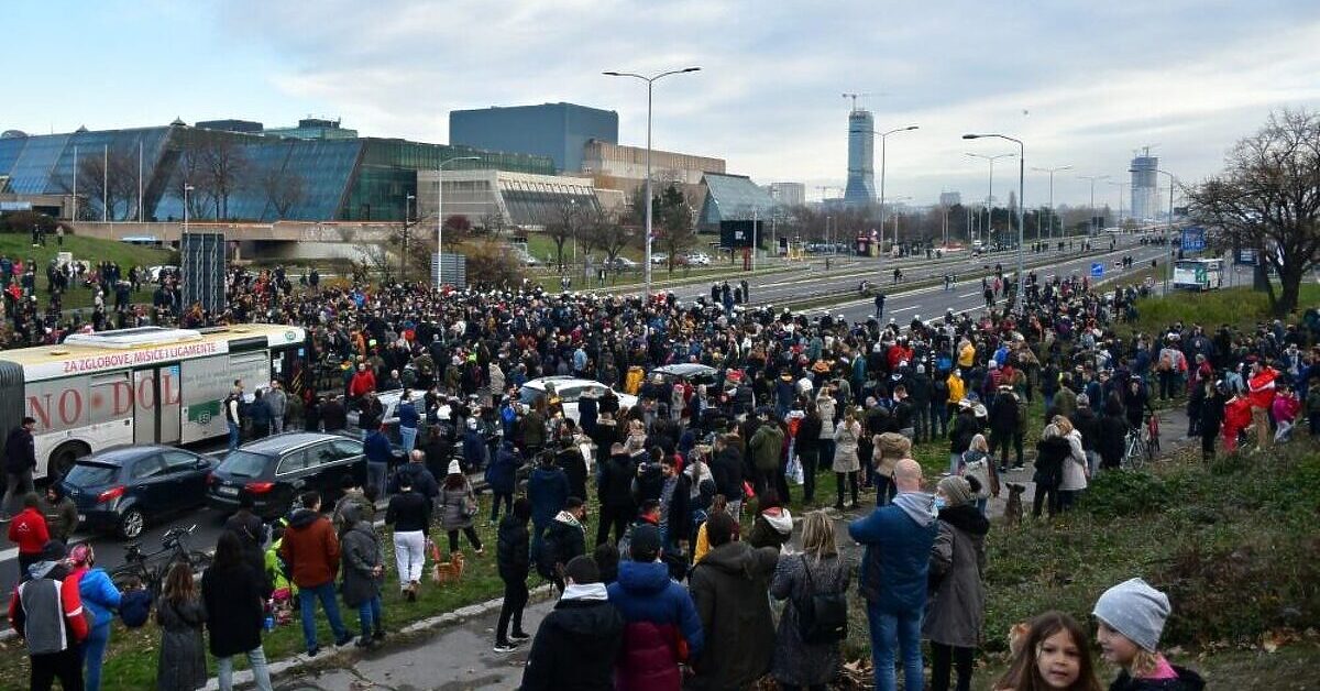 Za danas najavljena blokada Beograda, protesti u još 50 gradova Srbije