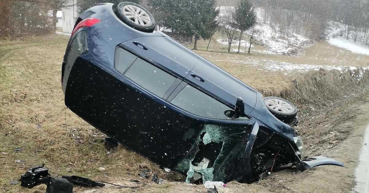 Dvije osobe povrijeđene u slijetanju vozila s ceste kod Busovače