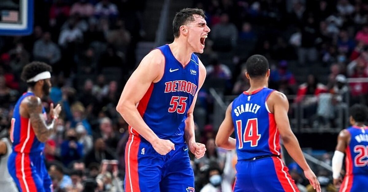 Bh. košarkaš Luka Garza zvanično napušta prvi klub u NBA ligi, slobodan ... Bh. košarkaš Luka Garza zvanično napušta prvi klub u NBA ligi, slobodan ...