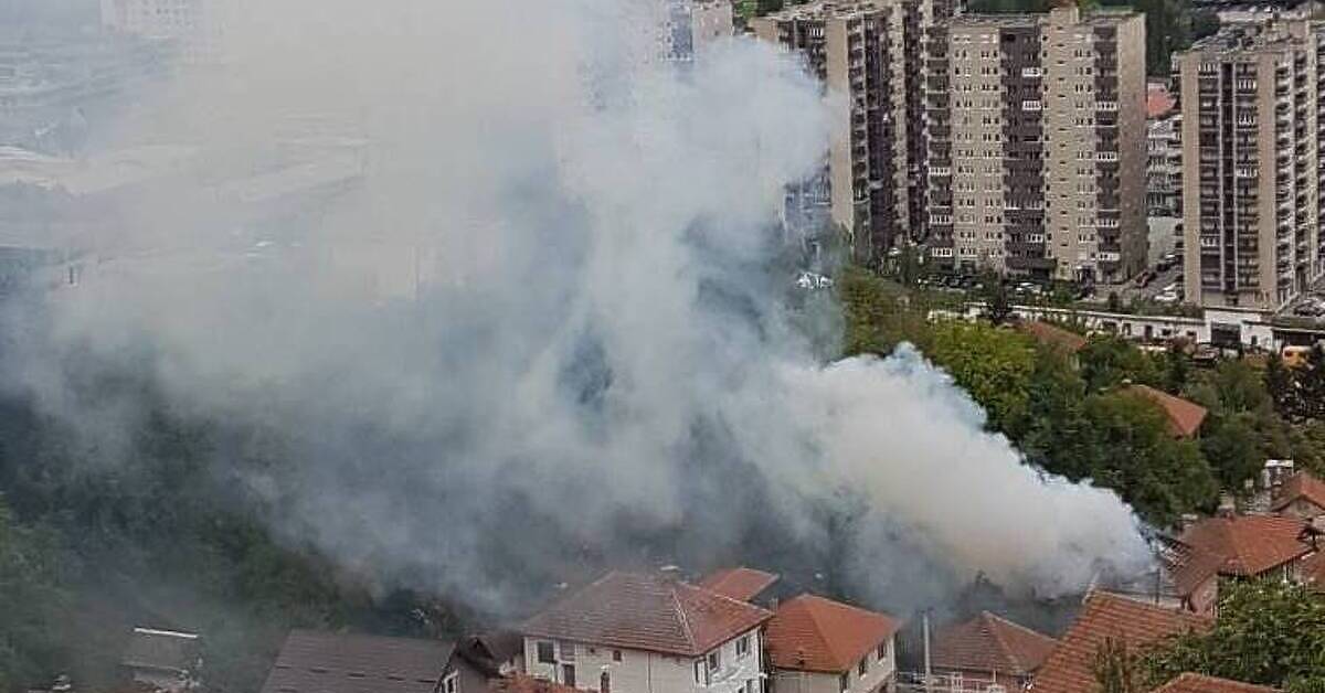 Sarajevo: Požar u Boljakovom Potoku, na terenu četiri vatrogasne ekipe