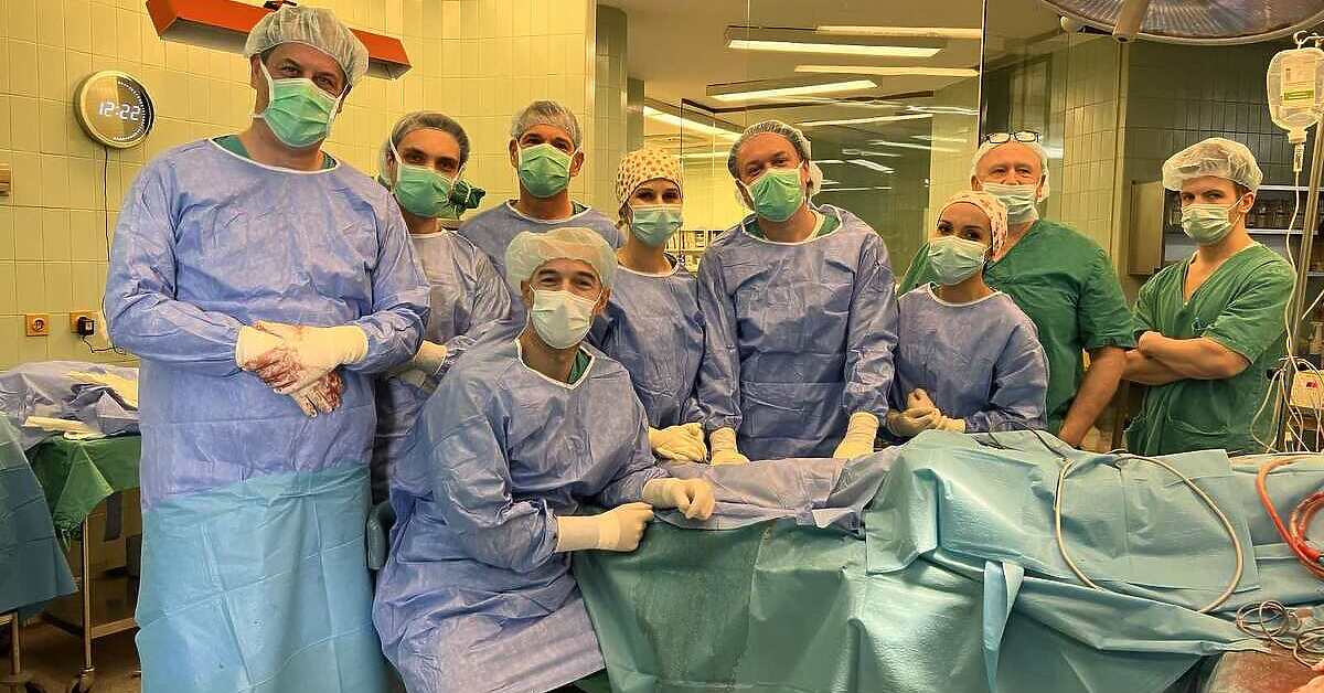 Urađena veoma zahtjevna operacija na KCUS-u: Pacijentu presađeni mišići i kost s noge na ruku