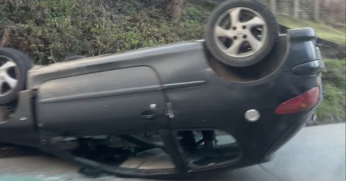 Maloljetna pješakinja povrijeđena u udesu kod Zenice, automobil završio na krovu