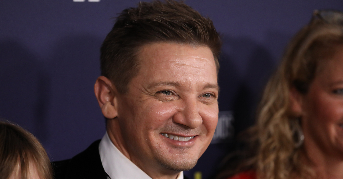 Glumac Jeremy Renner operisan, ali je i dalje u teškom stanju
