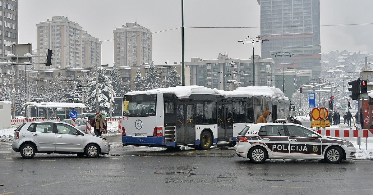 Četiri automobila i autobus se sudarili na Čengić Vili u Sarajevu