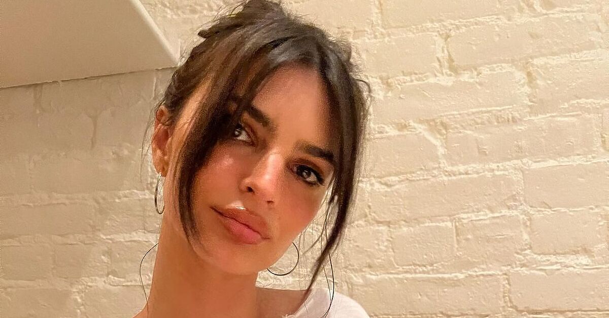 Emily Ratajkowski progovorila o braku: Imala sam 45 kilograma kada sam ... Emily Ratajkowski progovorila o braku: Imala sam 45 kilograma kada sam ...