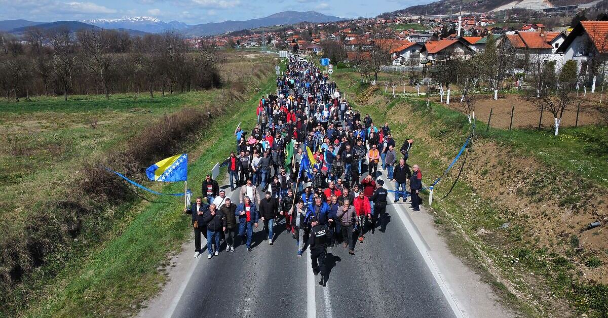 Zenički rudari probili policijske barikade i blokirali magistralni put ...