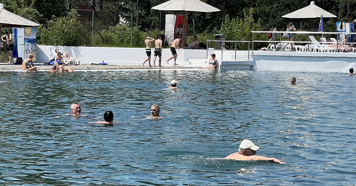 Ljeto je stiglo na panonska jezera: Građani uživaju u suncu i kupanju u ...