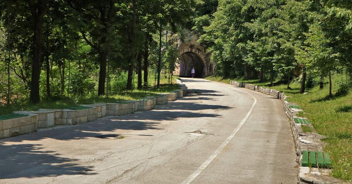 Uređena Aleja ambasadora spremno dočekala sunčane dane i posjetioce