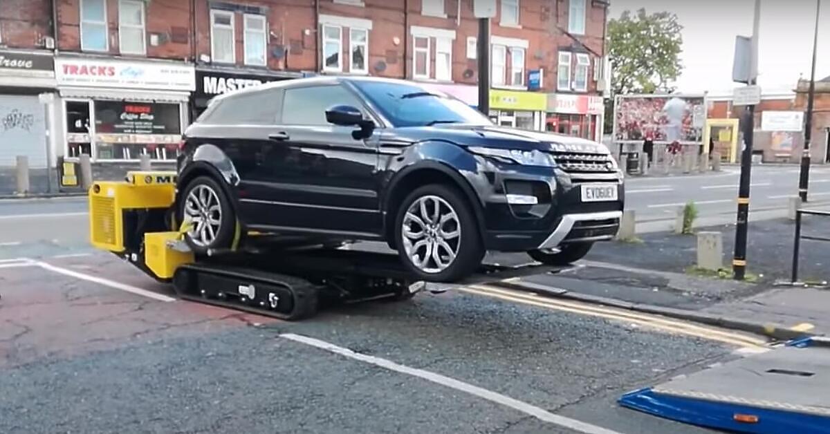 Robot Eastract može ukloniti automobile i iz najužeg prostora