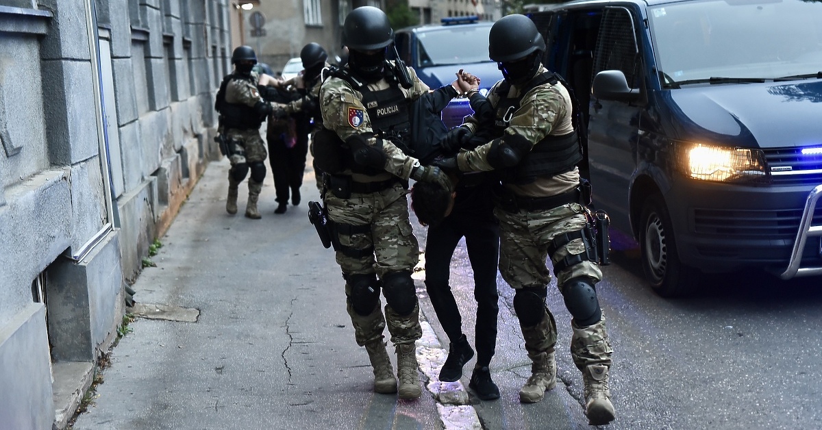 Uhapšeni za ubistvo Šveđanina na Stupu dovedeni u prostorije MUP-a u ...