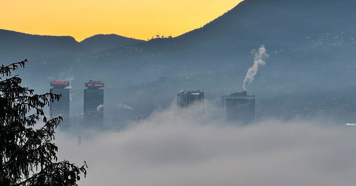 Gusta magla i hladno jutro u Sarajevu, ali vedro nebo nagovještava ...