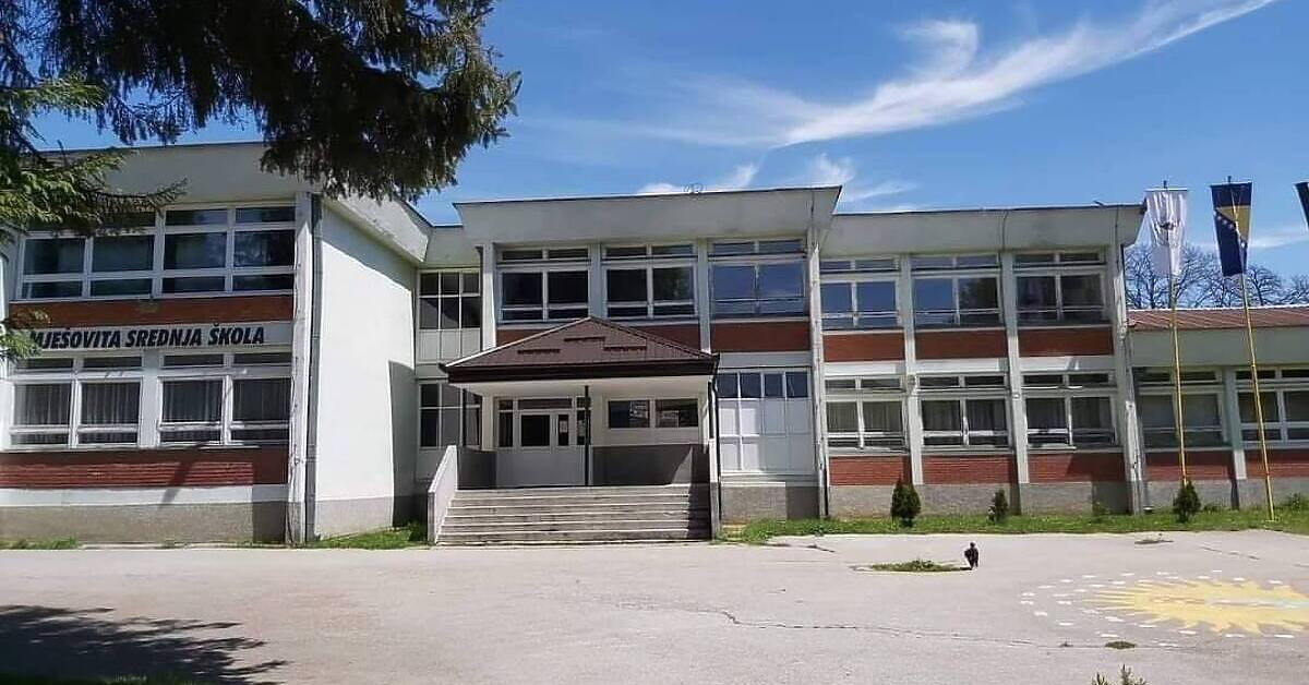 Pronađeni maloljetnici koji su prijetili krvoprolićem u školi u Donjem ... Pronađeni maloljetnici koji su prijetili krvoprolićem u školi u Donjem ...